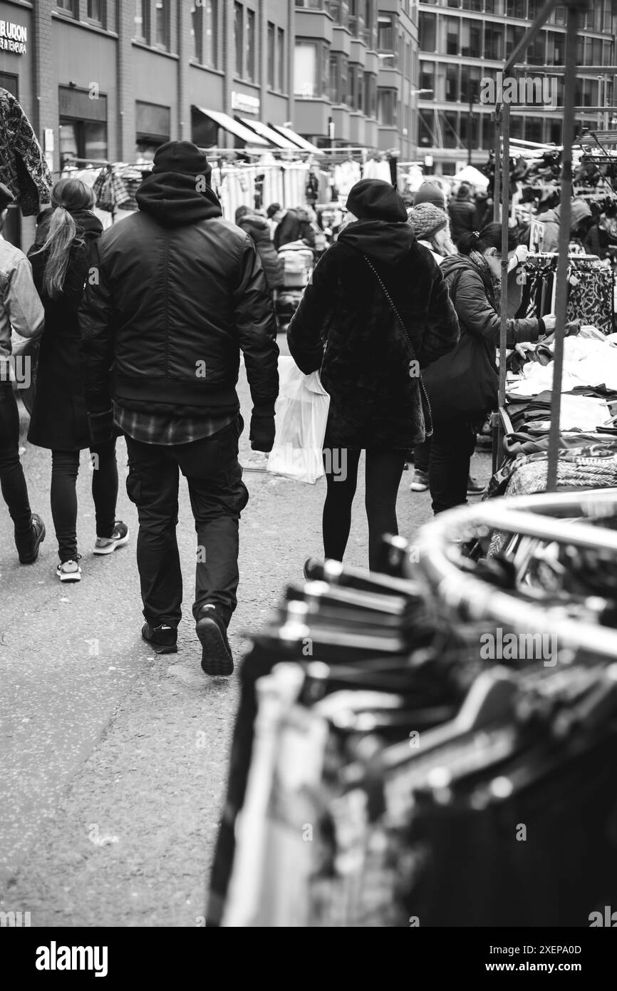 People looking market stall Black and White Stock Photos & Images - Alamy