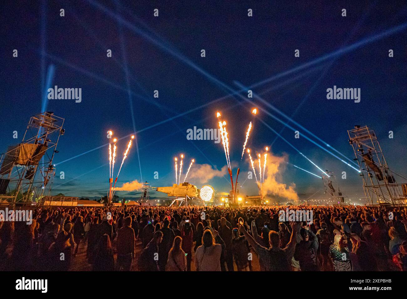 Fatboy Slim performs inside Arcadia's new Dragonfly stage at ...
