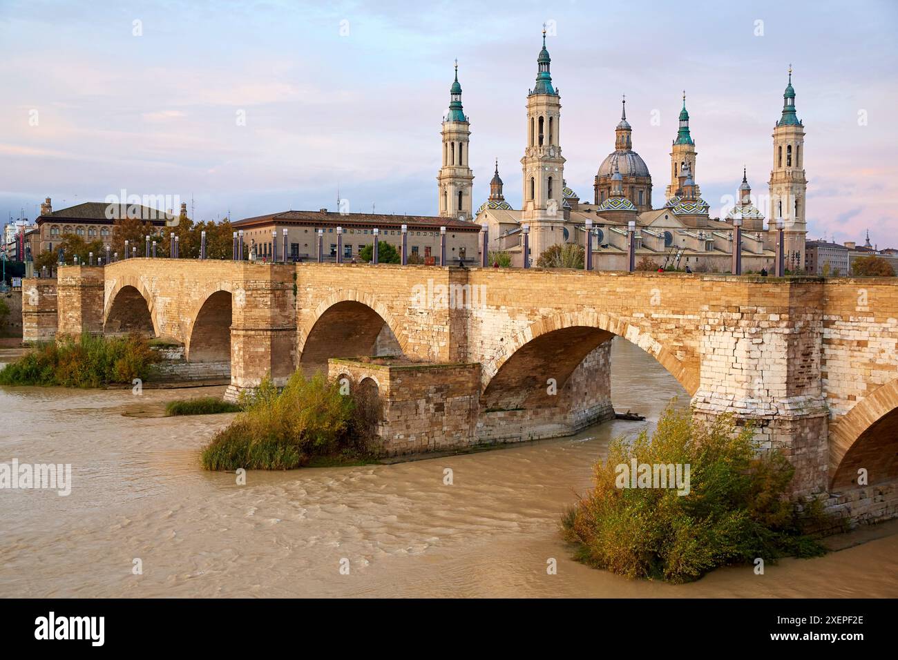 Basilica of Nuestra Señora del Pilar, Puente de Piedra bridge over Ebro river, Zaragoza. Aragón ...