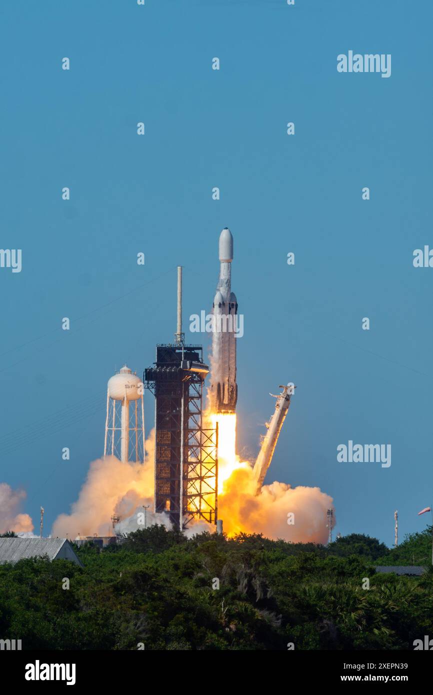 SpaceX Falcon Heavy Liftoff Stock Photo - Alamy