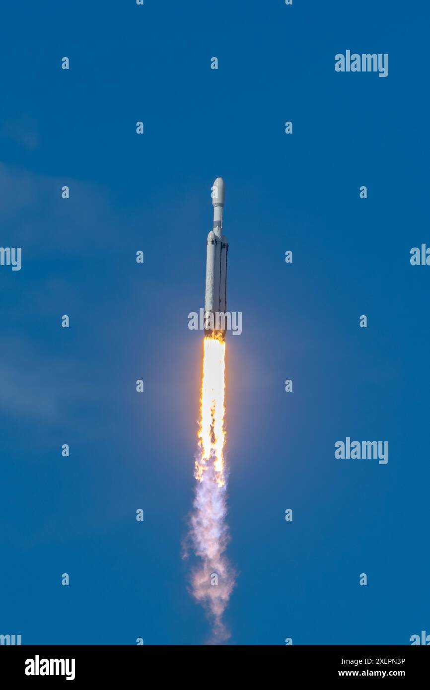 SpaceX Falcon Heavy GOES-U Satellite Launch Stock Photo - Alamy