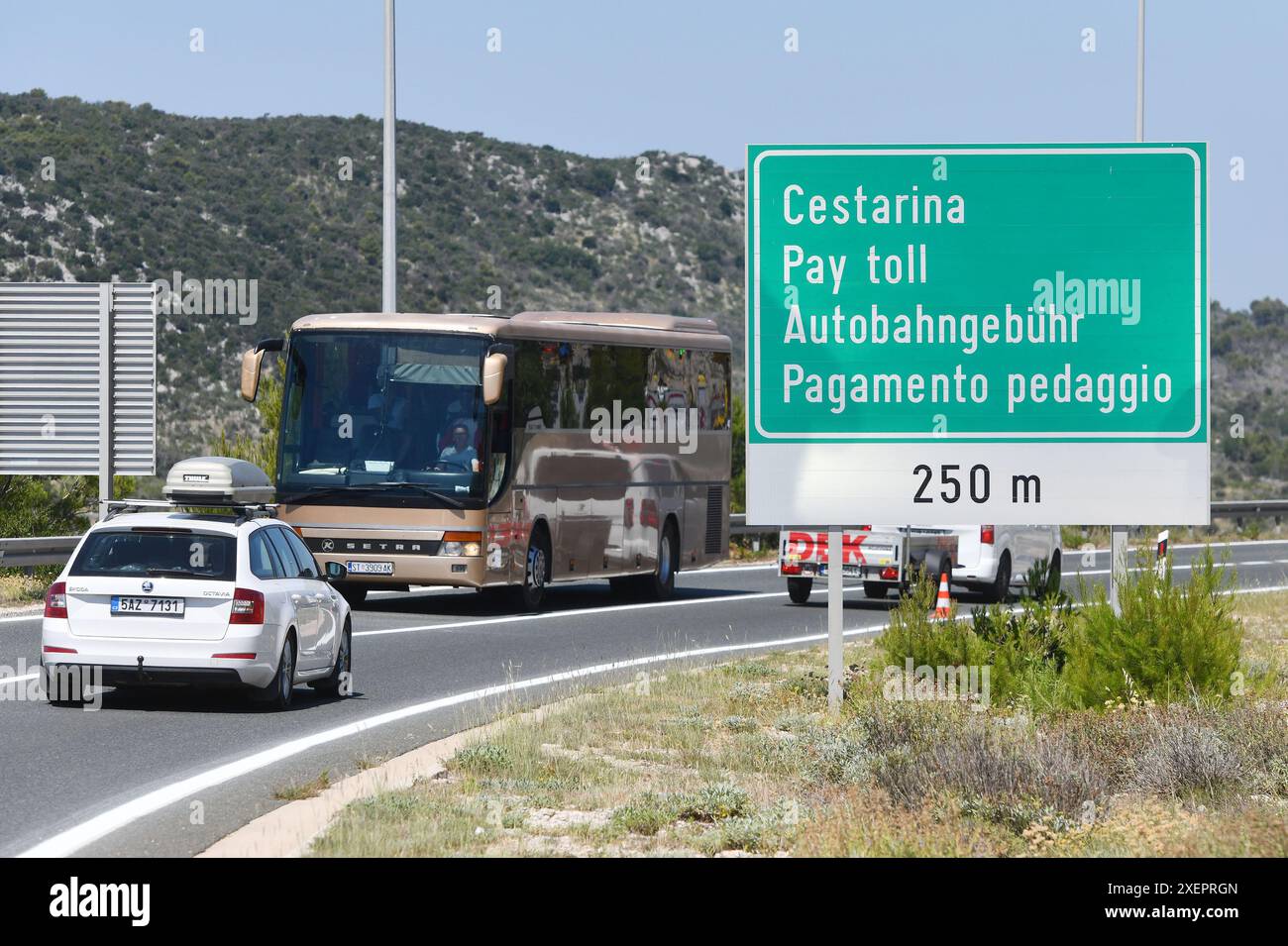 Sibenik, Croatia. 29th June, 2024. Cars form a queue at a toll station ...