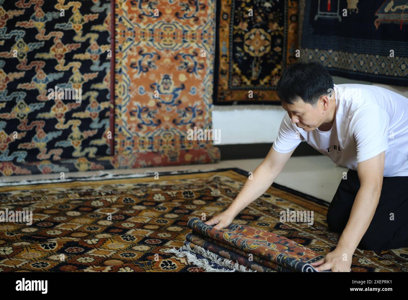 (240629) -- BEIJING, June 29, 2024 (Xinhua) -- Ji Yu's husband Li ...