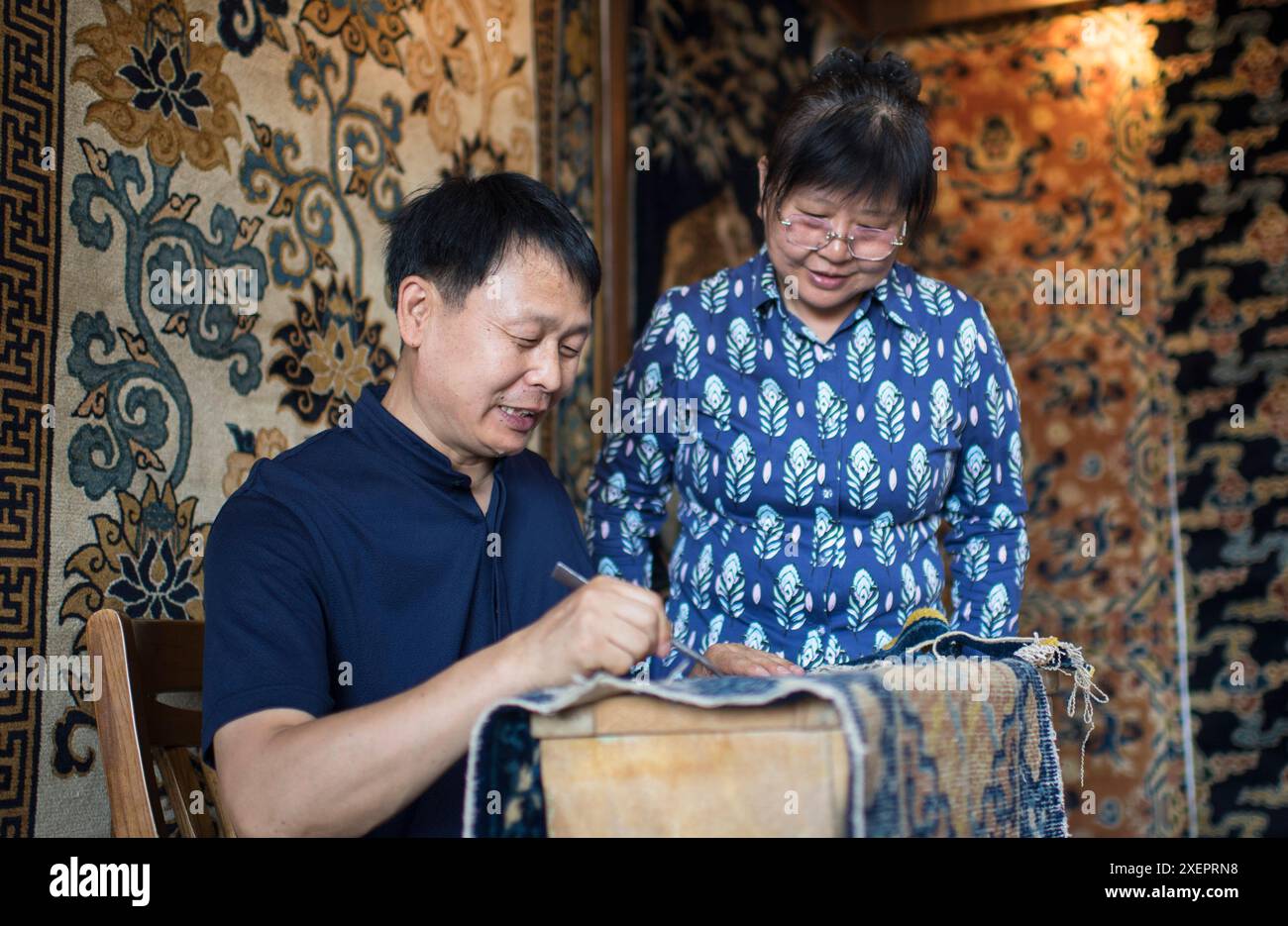 (240629) -- BEIJING, June 29, 2024 (Xinhua) -- Ji Yu's husband Li Dongyang (L) repairs a palace ...