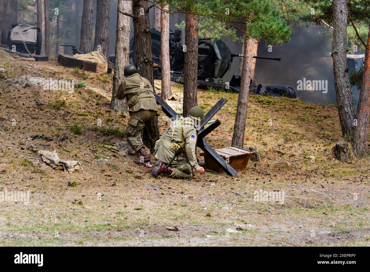 An American paratroopers soldiers from the World War II fighting in the ...