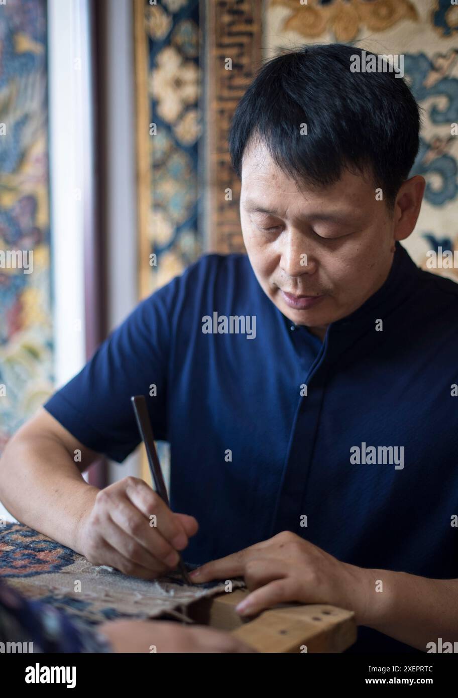 (240629) -- BEIJING, June 29, 2024 (Xinhua) -- Ji Yu's husband Li ...