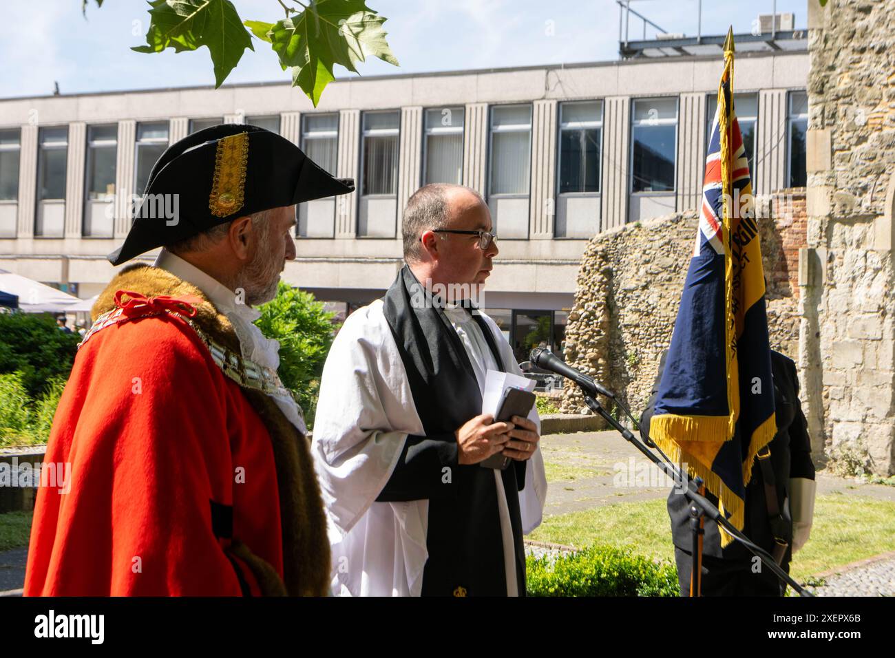 Rev cannon paul hamilton hi-res stock photography and images - Alamy