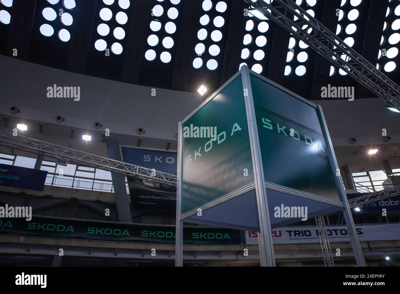 Skoda logo hi-res stock photography and images - Alamy