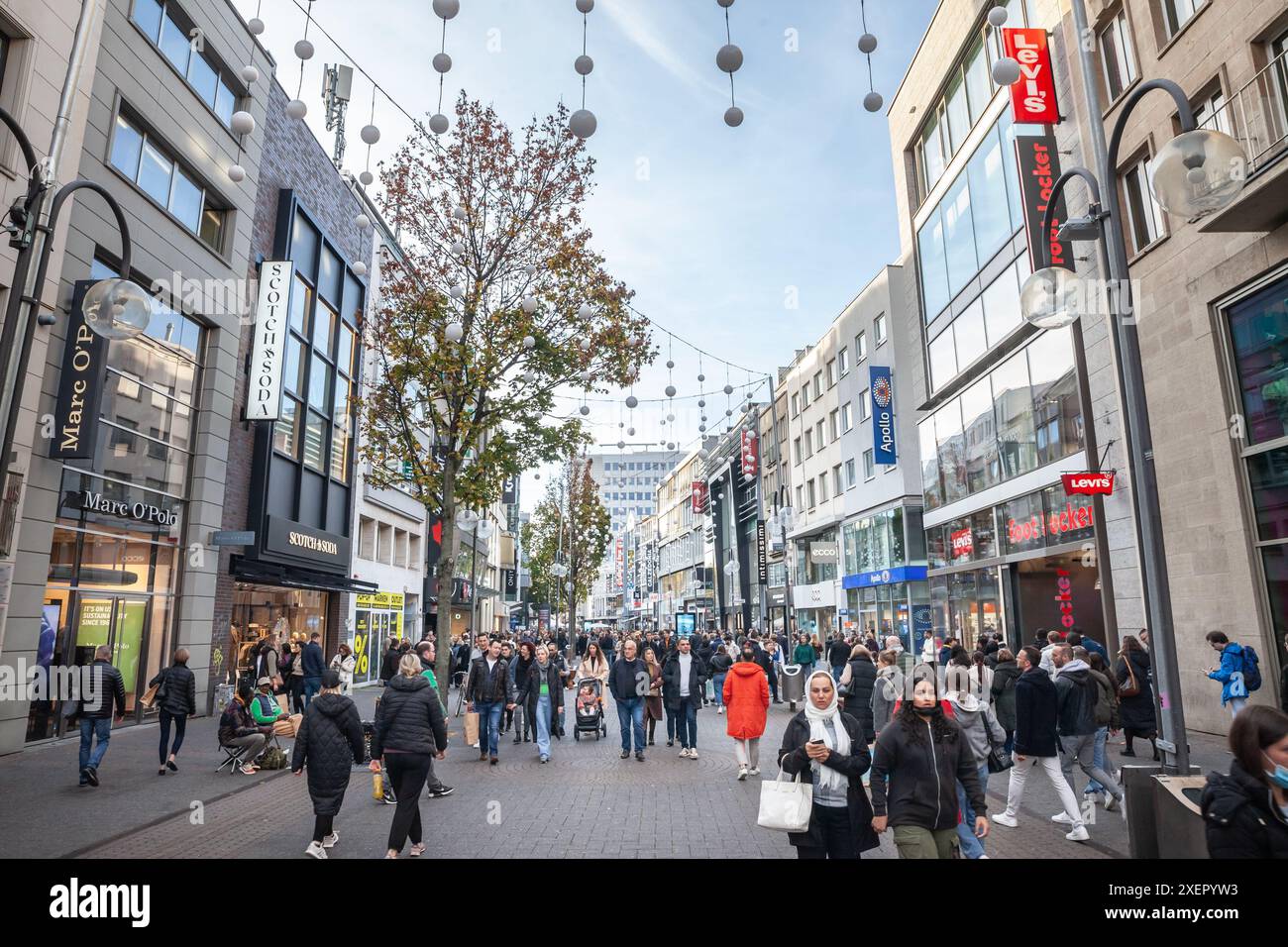 Picture of Schildergassewith stores and shops on a saturday afternoon ...