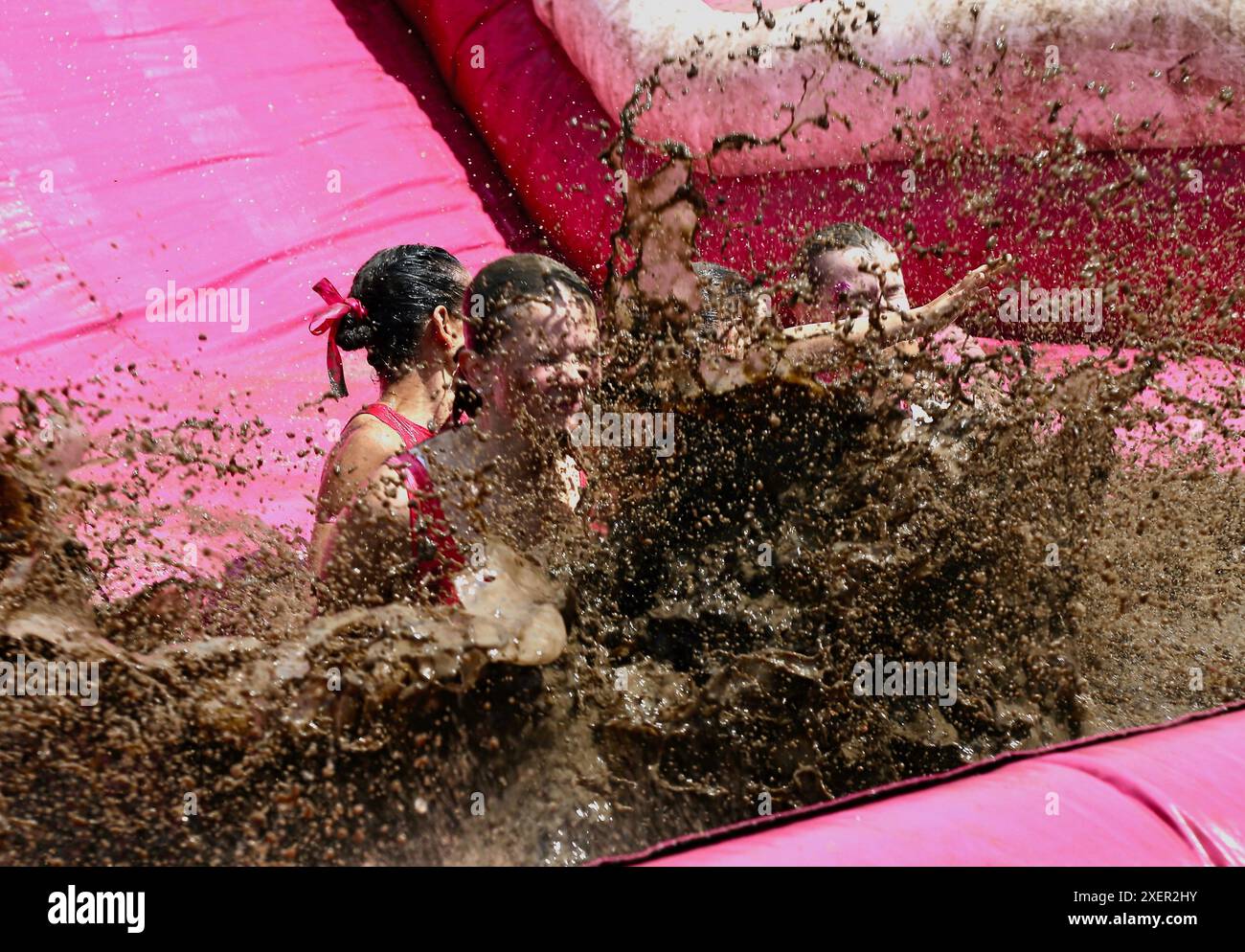 Cancer Research Brighton Pretty Muddy 5k run 29 June 2024 Stanmer Park ...