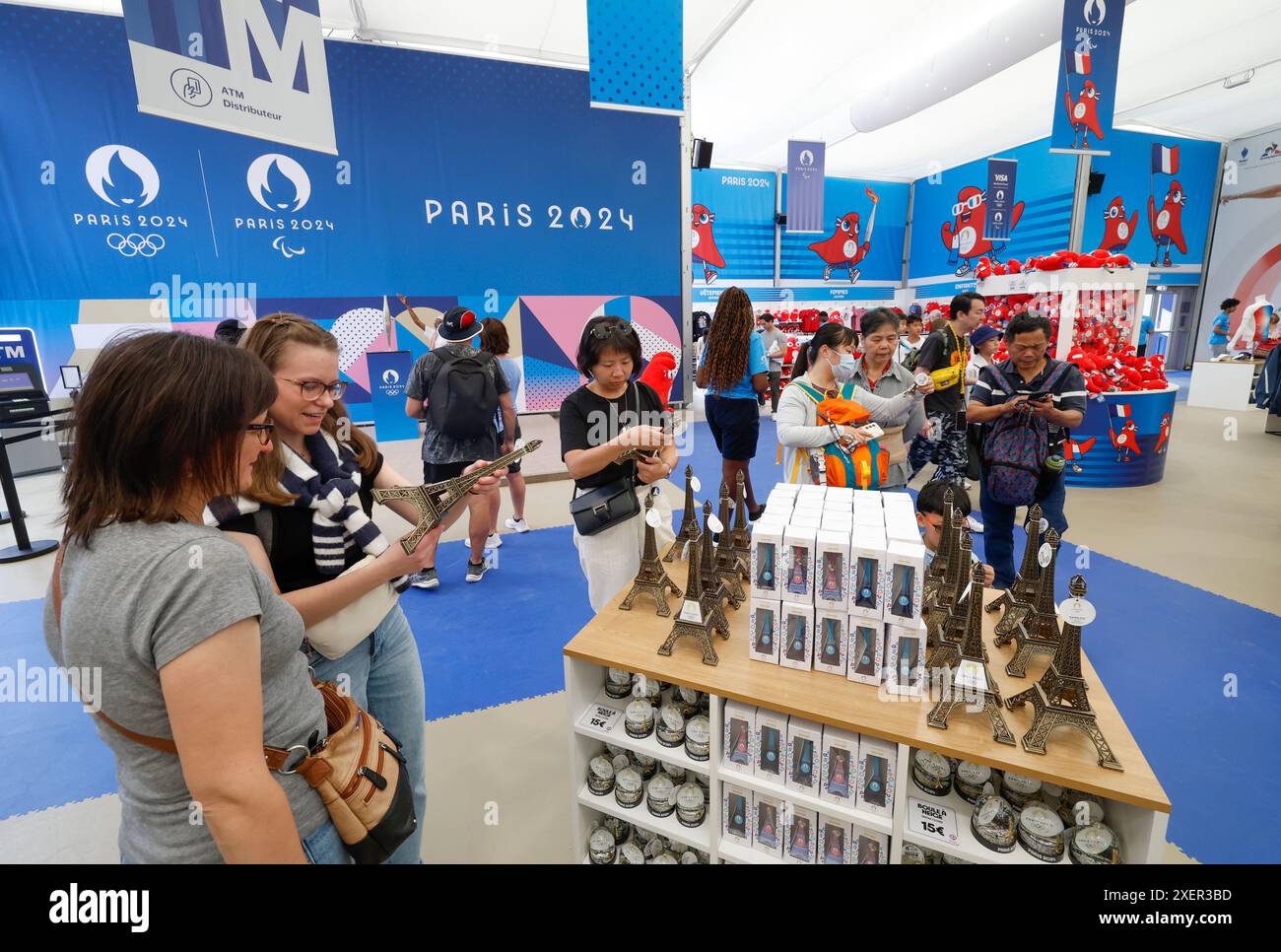 Opens megastore hi-res stock photography and images - Alamy