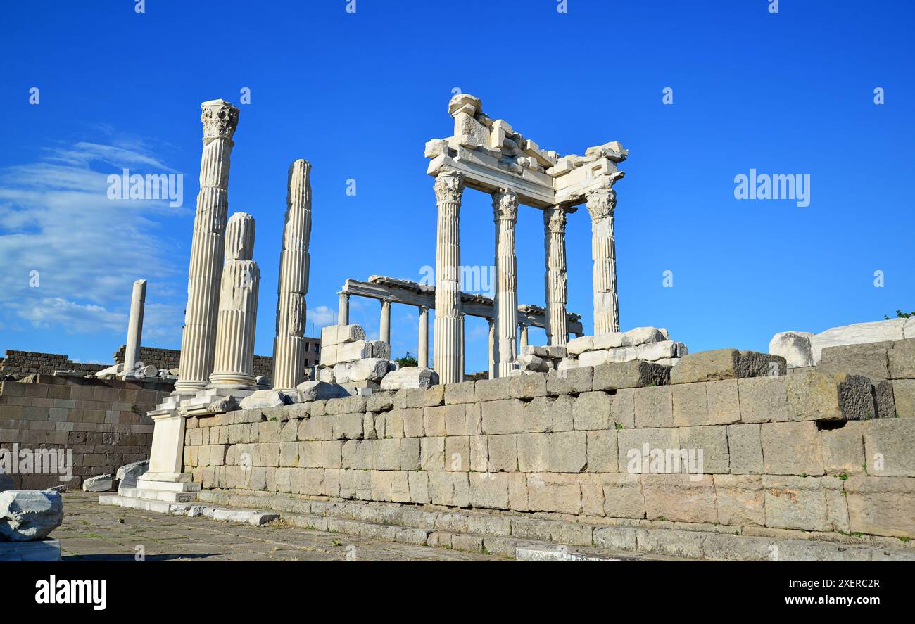 Ancient city pergamon bergama hi-res stock photography and images - Alamy