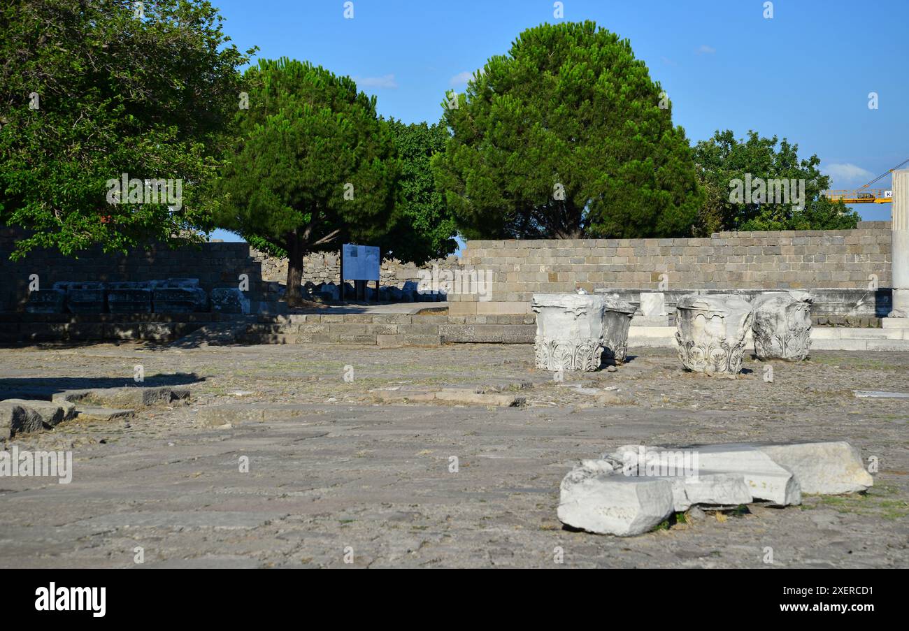 Ancient city pergamon bergama hi-res stock photography and images - Alamy