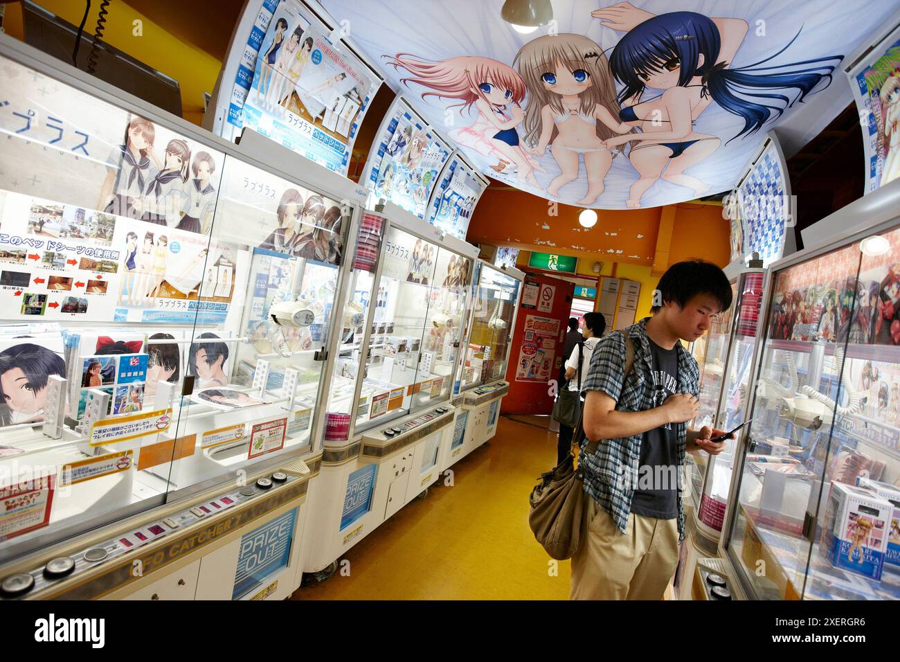 Vending machines in akihabara hi-res stock photography and images - Alamy