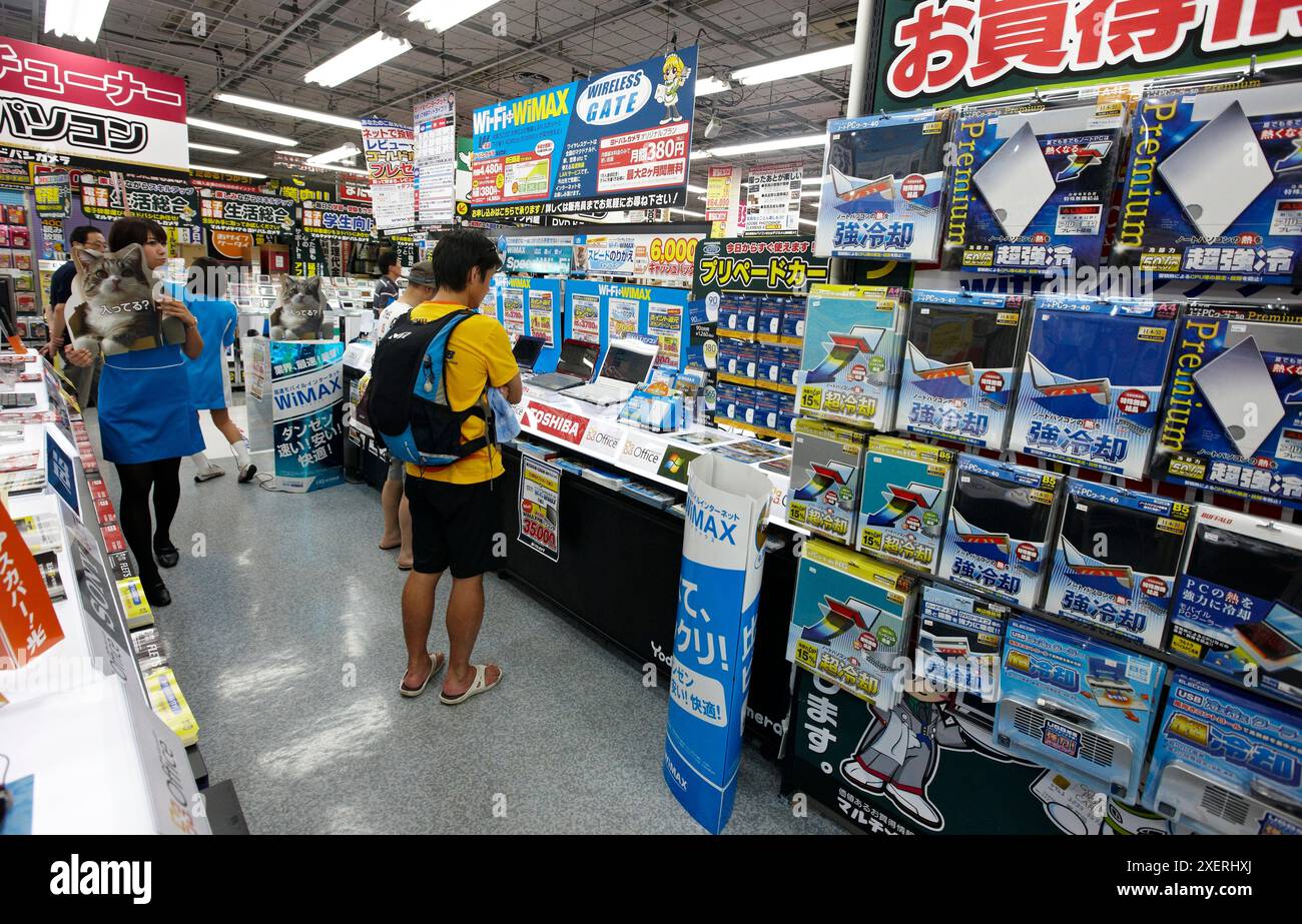 Electronic Shops, Shinjuku district, Tokyo, Japan Stock Photo - Alamy