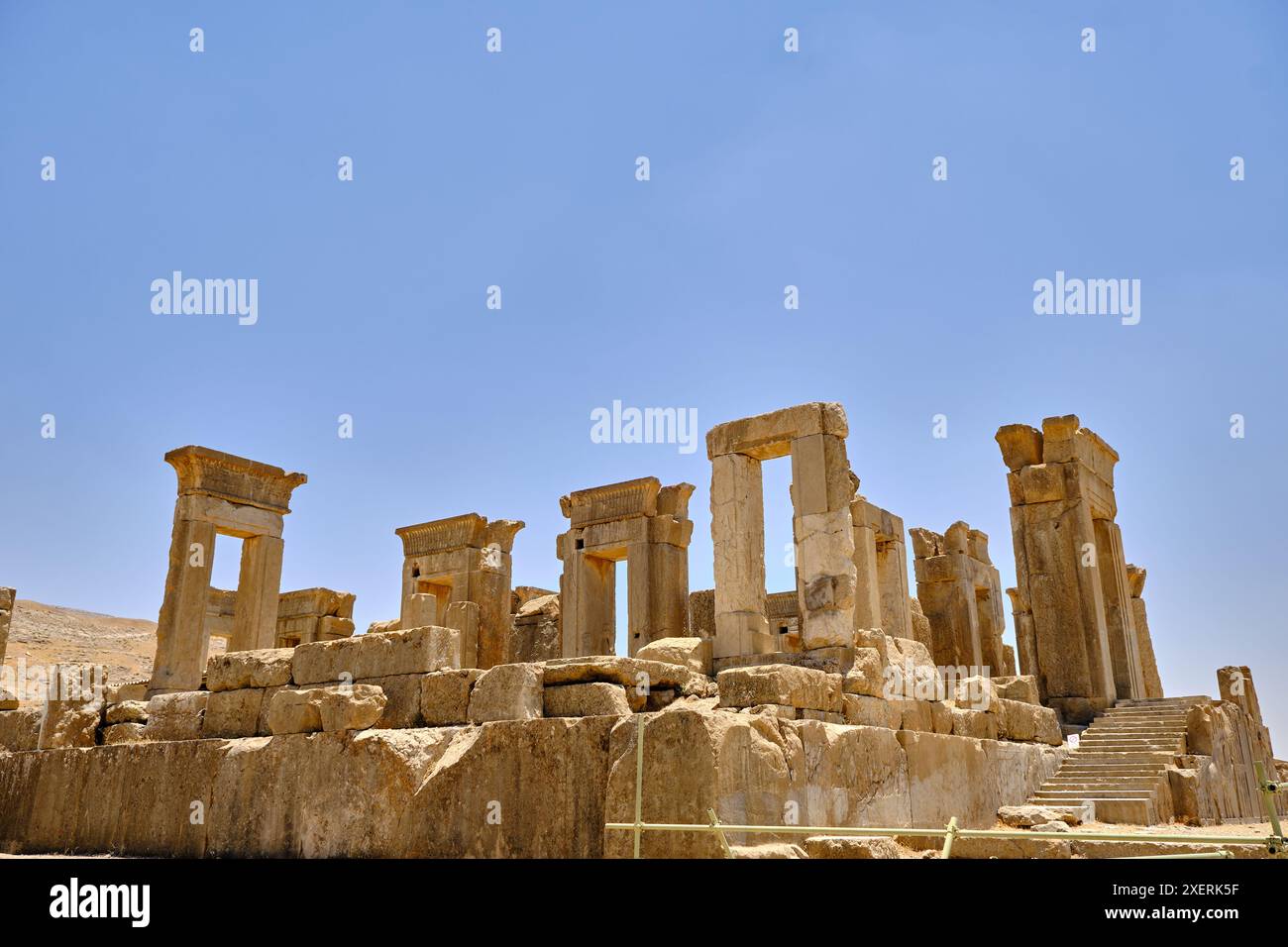 The ancient ruins of Tachara palace in Persepolis Stock Photo - Alamy
