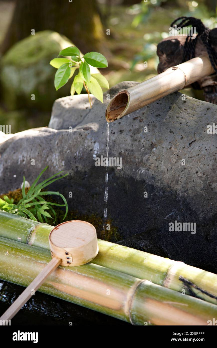 Japanese bamboo fountain, Wara Tenjin Shrine, Kyoto, Japan Stock Photo ...