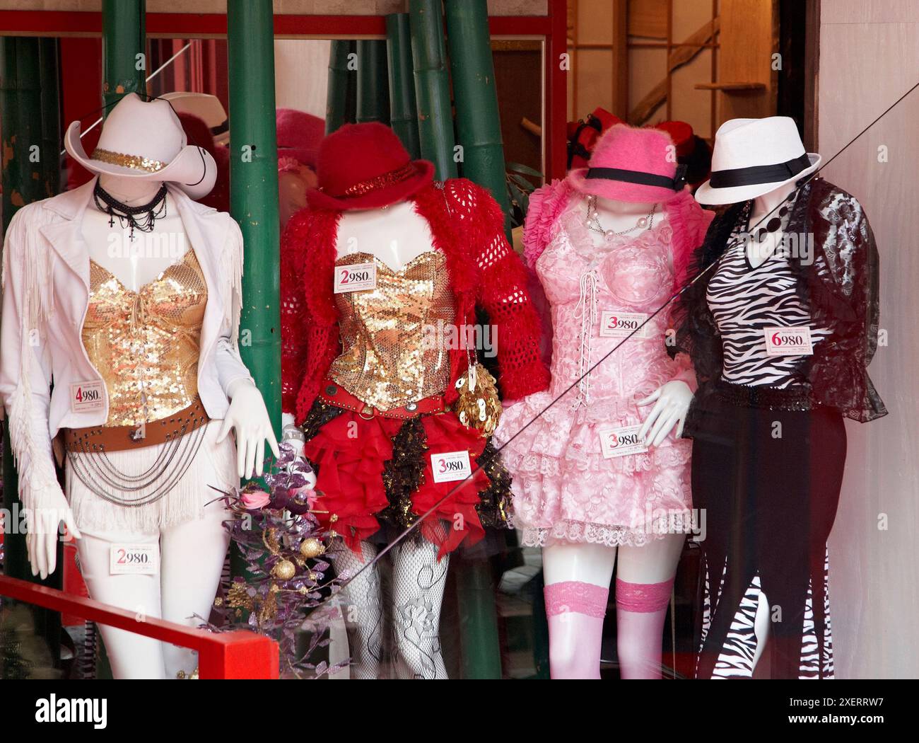 Japan shopping mannequin hi-res stock photography and images - Alamy