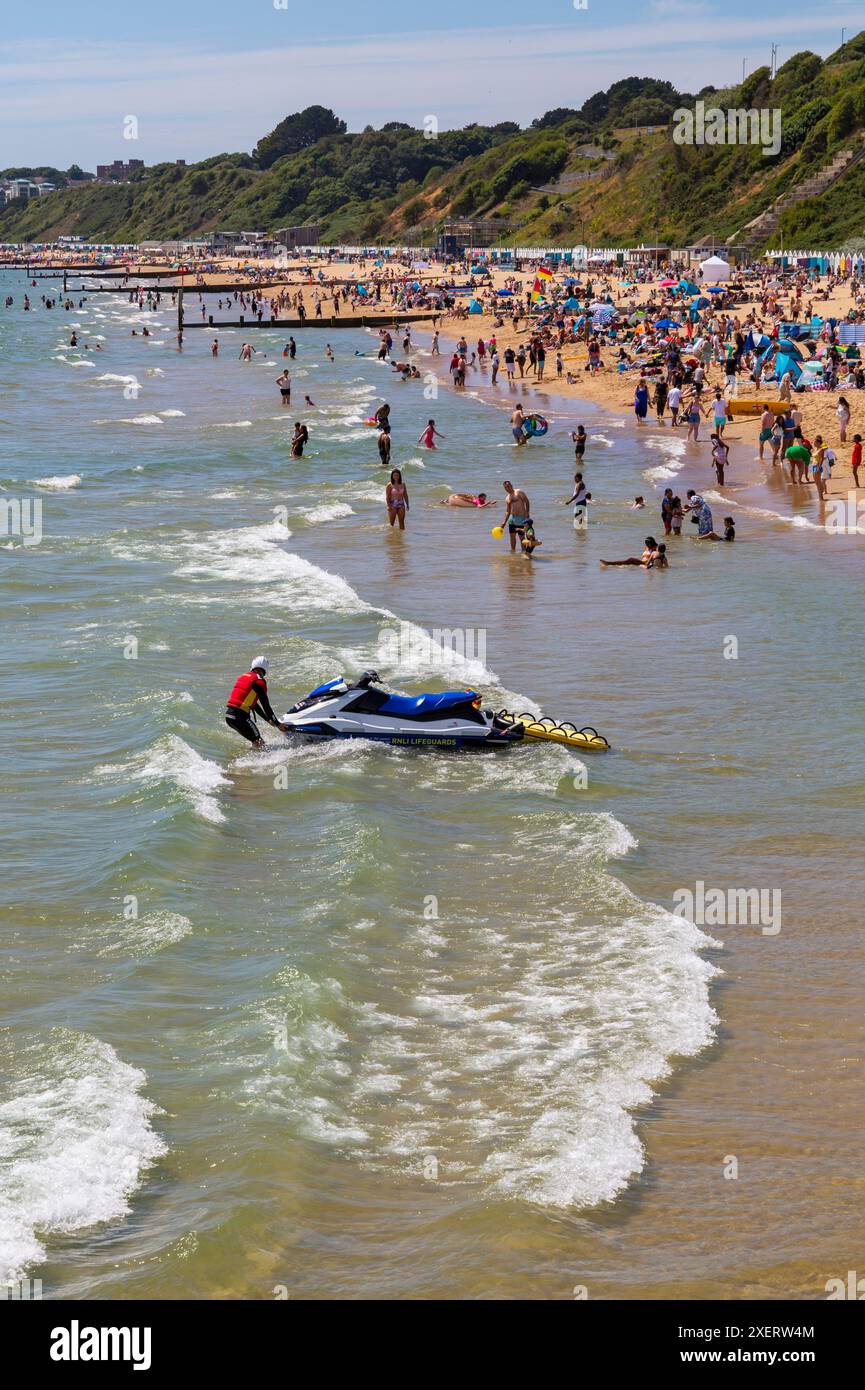Bournemouth, Dorset, UK. 29th June 2024. UK weather: crowds flock to ...