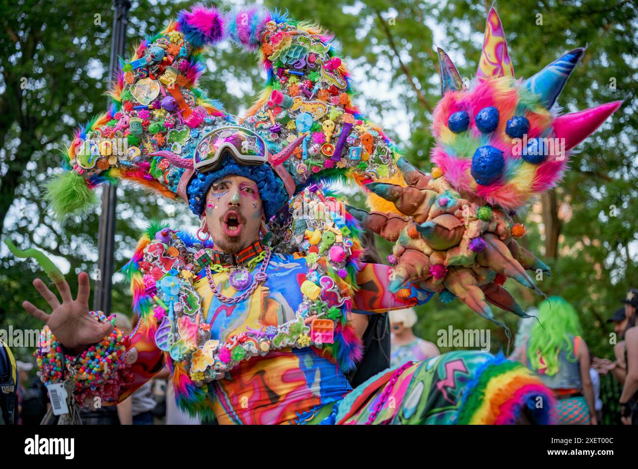 Hundreds Of Drag Queens and Kings filled the streets for the 30th ...