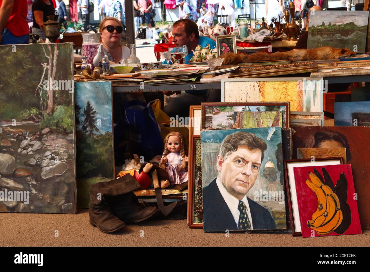 Various paintings art objects hi-res stock photography and images - Alamy