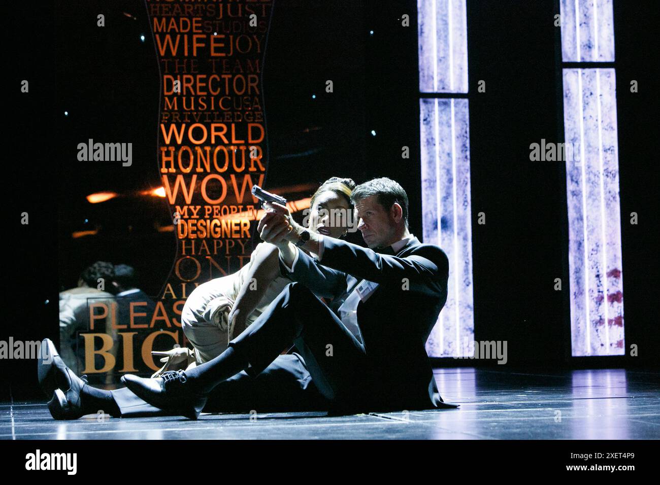 Heather Headley (Rachel Marron), Lloyd Owen (Frank Farmer) in THE ...