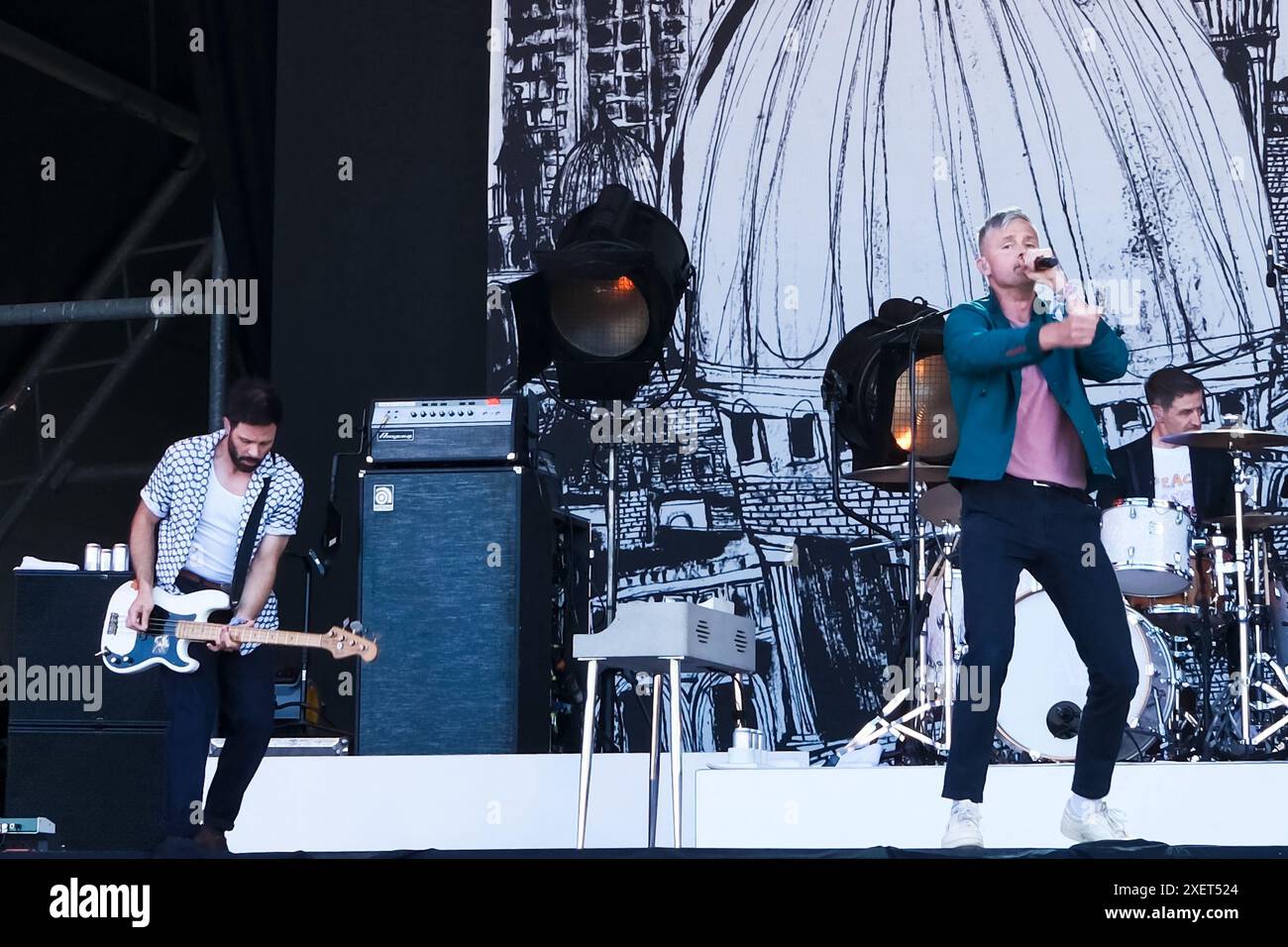 Jesse quin and tom chaplin of british band keane hi-res stock ...
