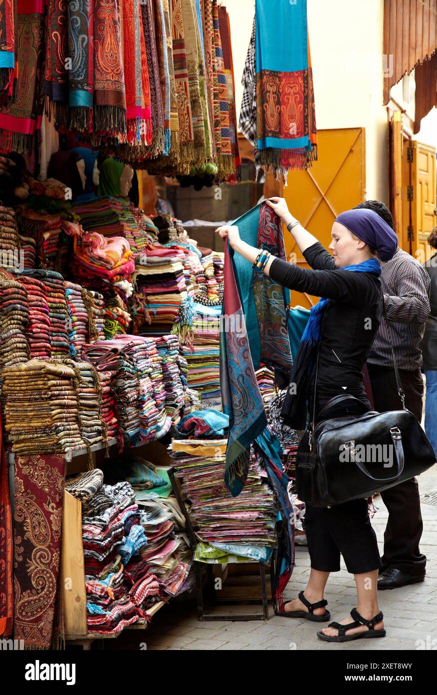 Souk in fes el bali hi-res stock photography and images - Alamy