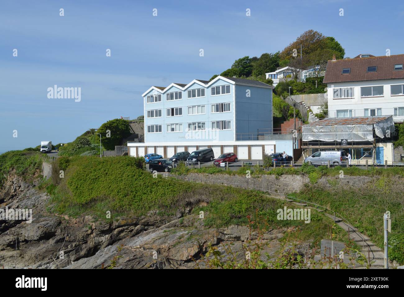 Limeslade Court Apartments overlooking Limeslade Bay. Mumbles, Swansea ...