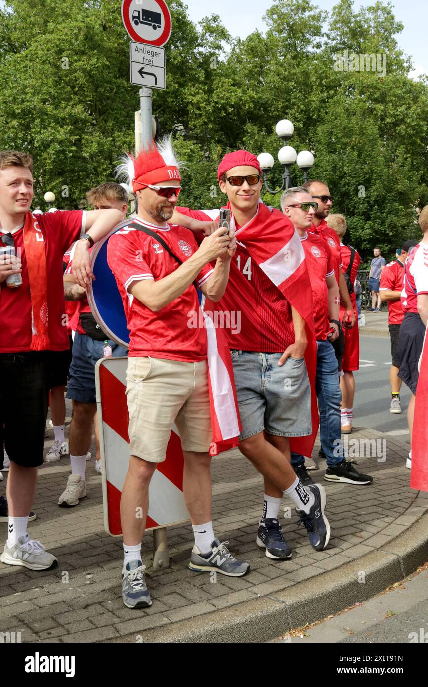 29.06.2024 Dortmund, Fanmarsch der dänischen Fans über die ...