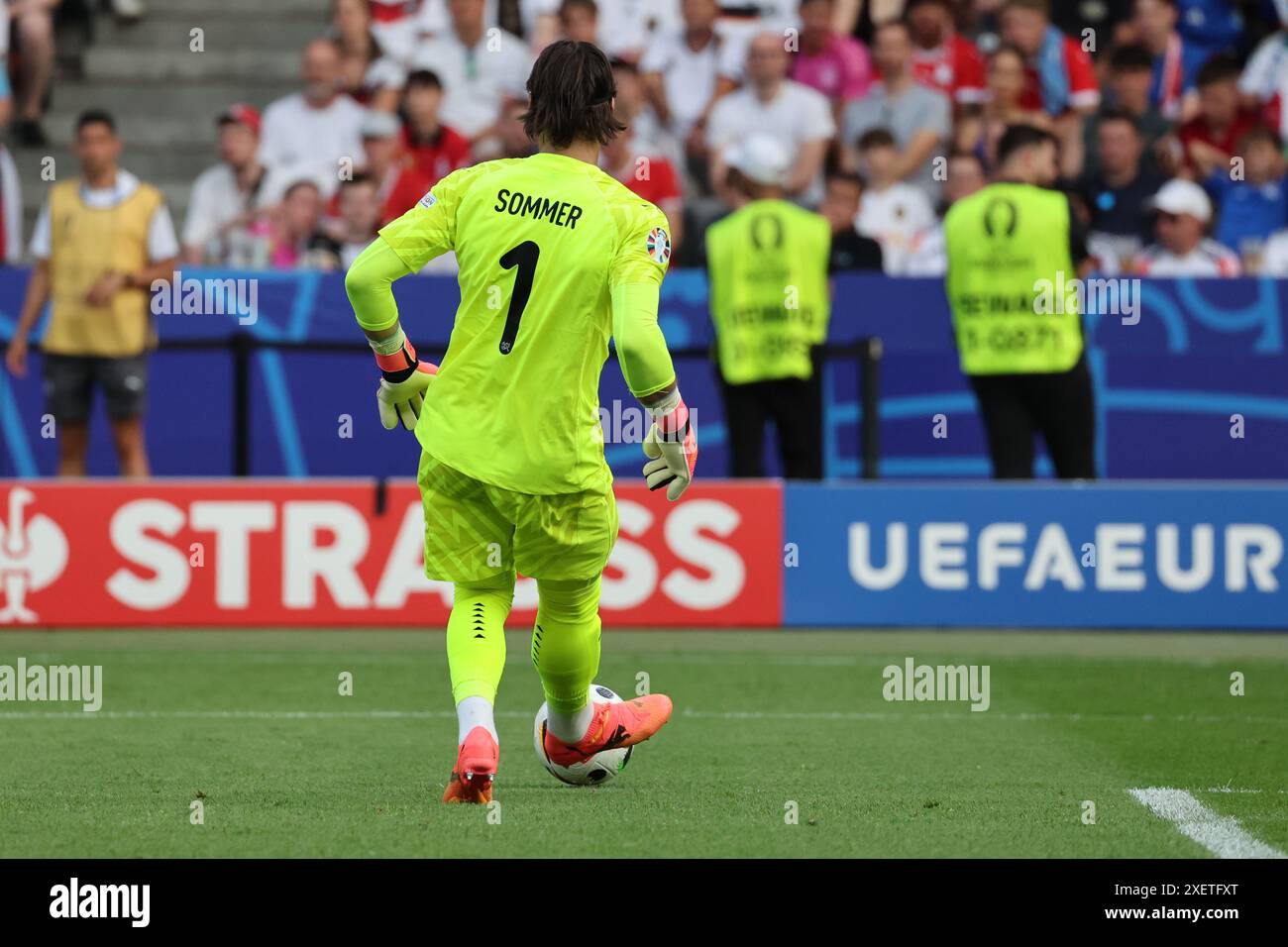 Yann sommer green hi-res stock photography and images - Alamy