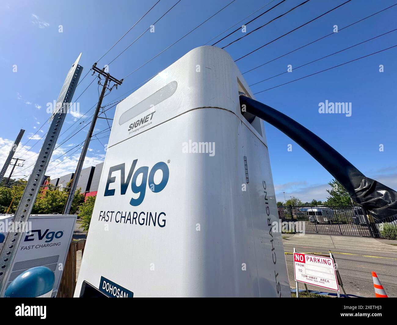 Ev charger install hi-res stock photography and images - Alamy