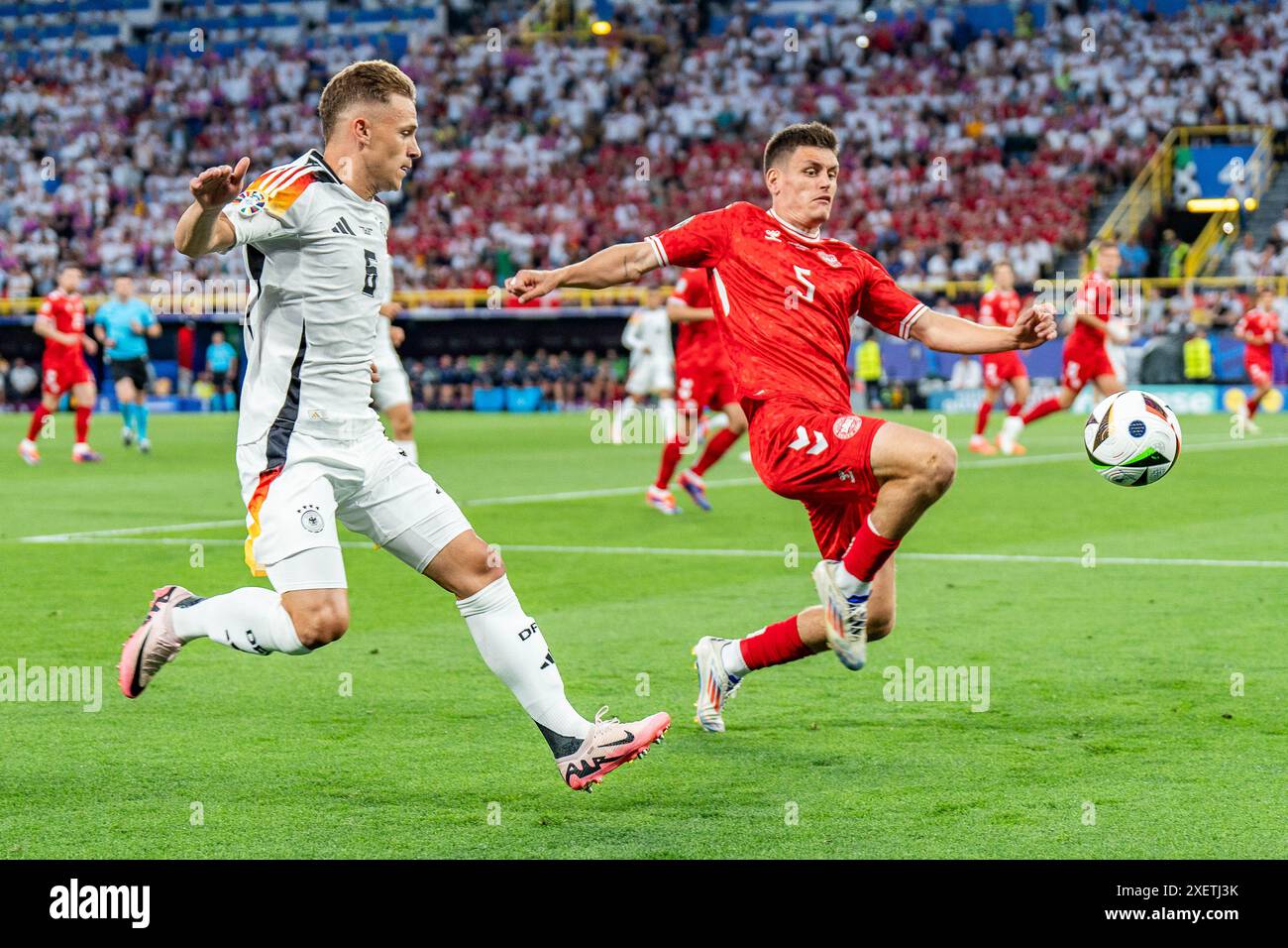 Joshua Kimmich (Deutschland #06) Joakim Maehle (Daenemark #05 ...