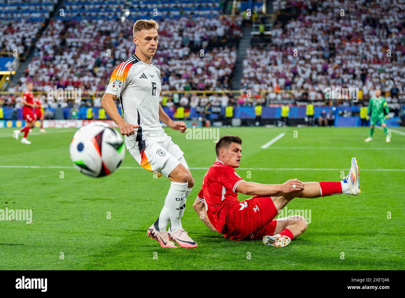 Joshua Kimmich (Deutschland #06) Joakim Maehle (Daenemark #05 ...