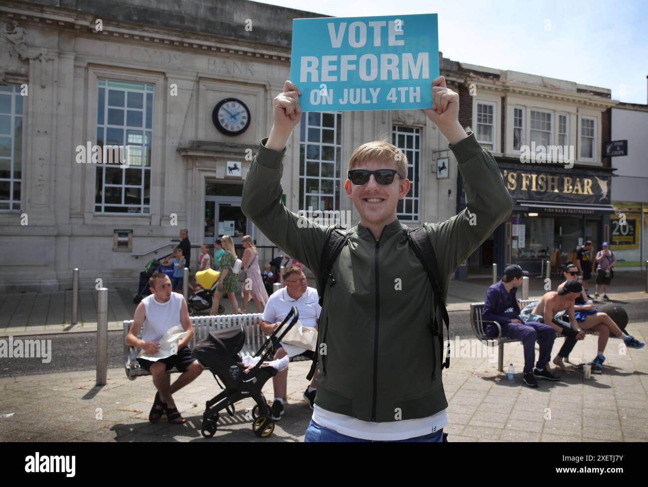 Clacton-On-Sea, England, UK. 29th June, 2024. A pro-Reform UK supporter ...