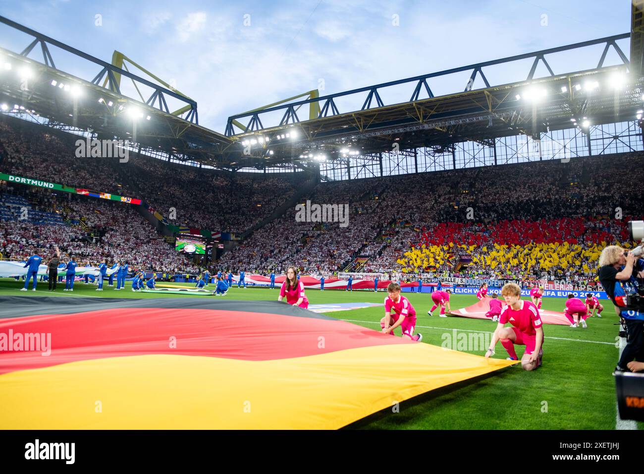 Choreografie der Fans und Pre Match Show mit Deutschland Fahne, GER ...