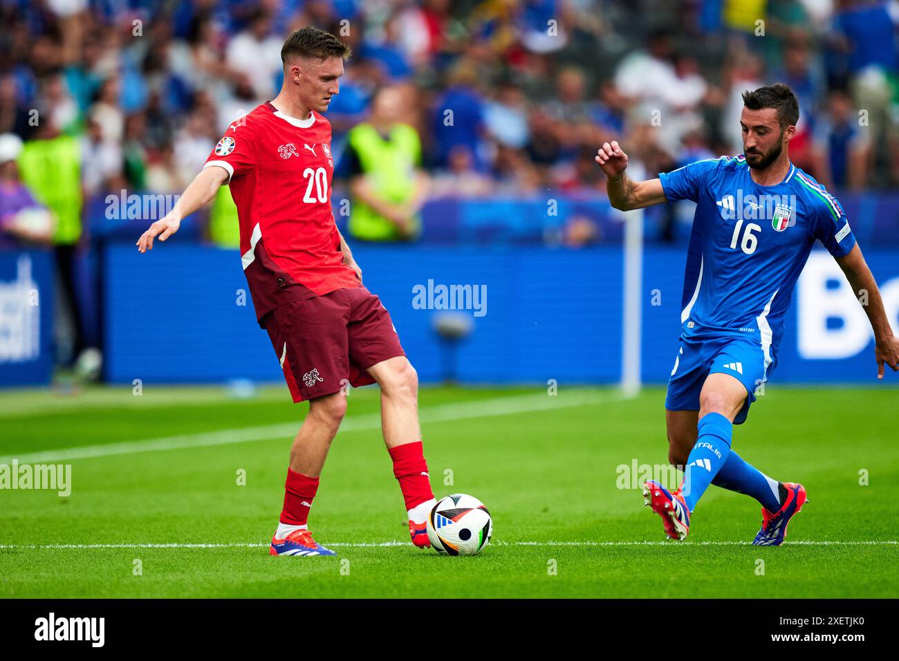 Michel Aebischer (Schweiz, #20), Bryan Cristante (Italien, #16), GER ...