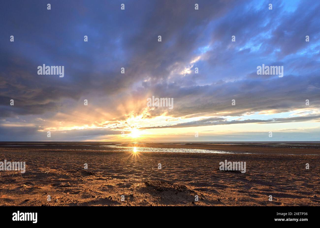 Sunset over the beach at Old Hunstanton, Norfolk, UK Stock Photo - Alamy