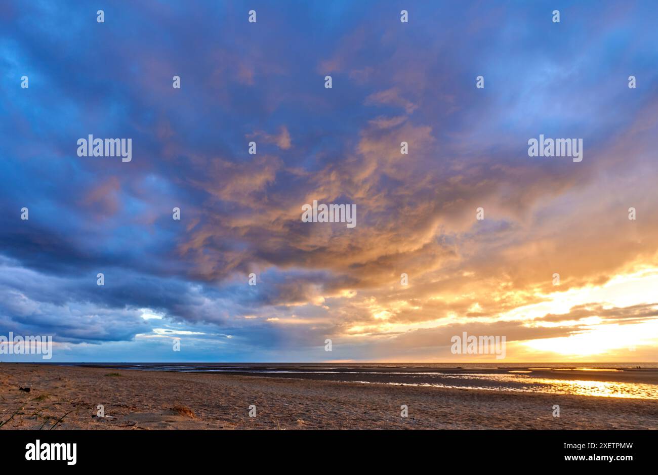 Sunset over the beach at Old Hunstanton, Norfolk, UK Stock Photo - Alamy
