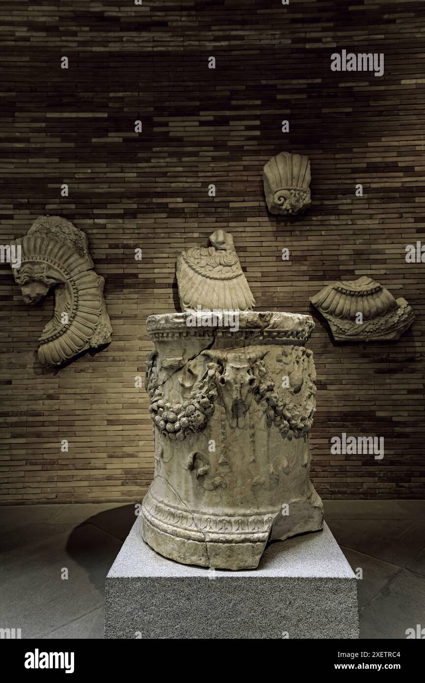 Craftsmanship of ancient artisans hi-res stock photography and images ...