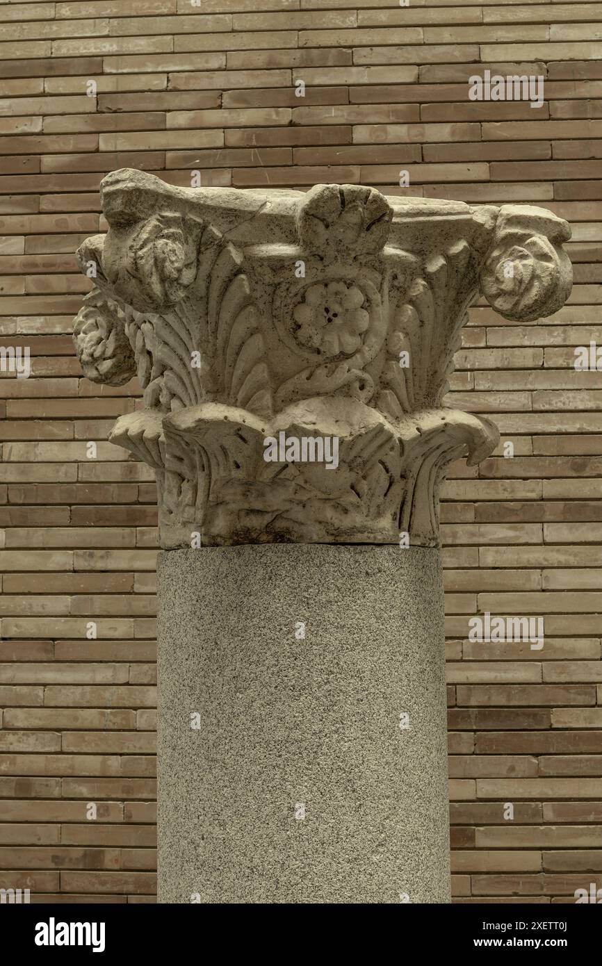 Column designs hi-res stock photography and images - Alamy