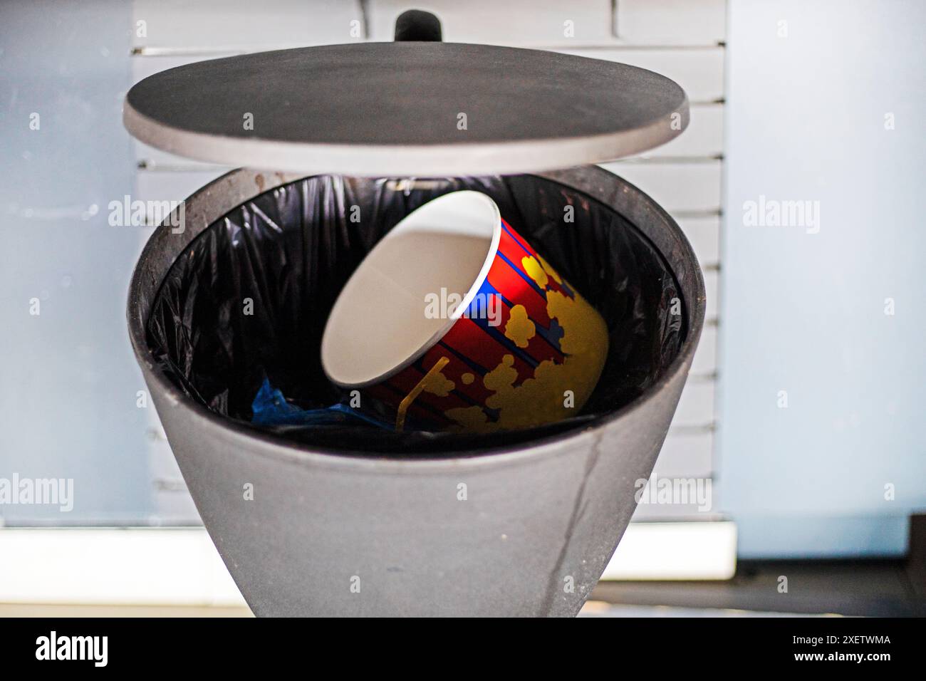 Movie hall bin hi-res stock photography and images - Alamy