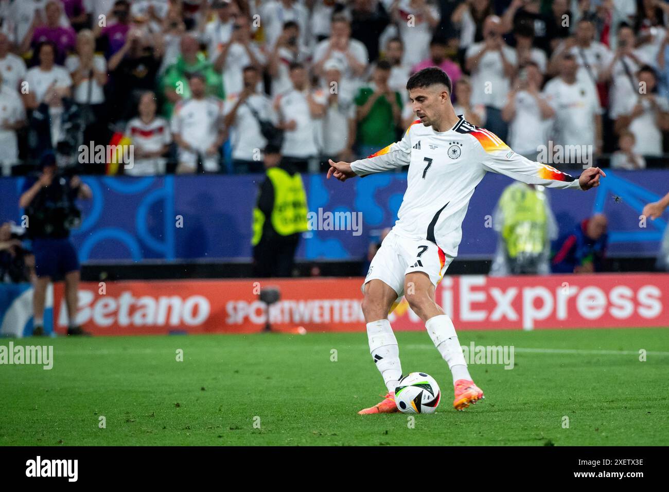 Kai Havertz (Deutschland, #07) trifft das Tor zum 1:0 per Elfmeter, GER ...