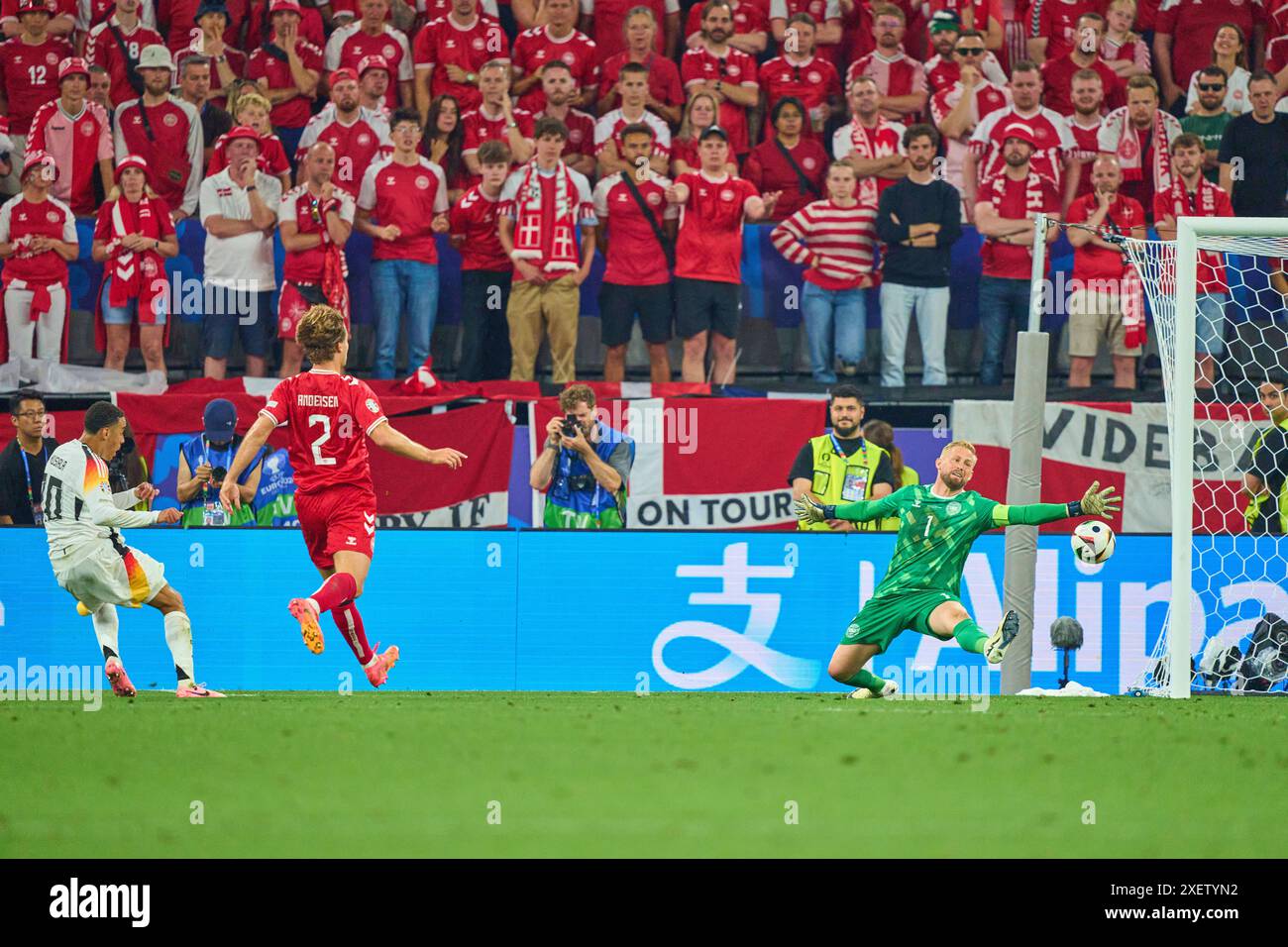 Jamal Musiala, DFB 10 scores, shoots goal , Tor, Treffer, Torschuss, 2 ...