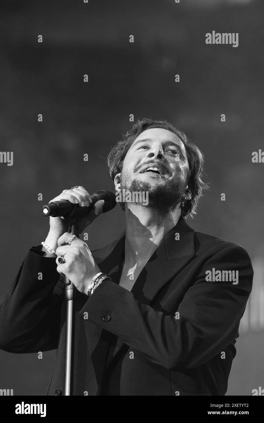 Singer Manuel Carrasco performs during the concert at the Santiago ...