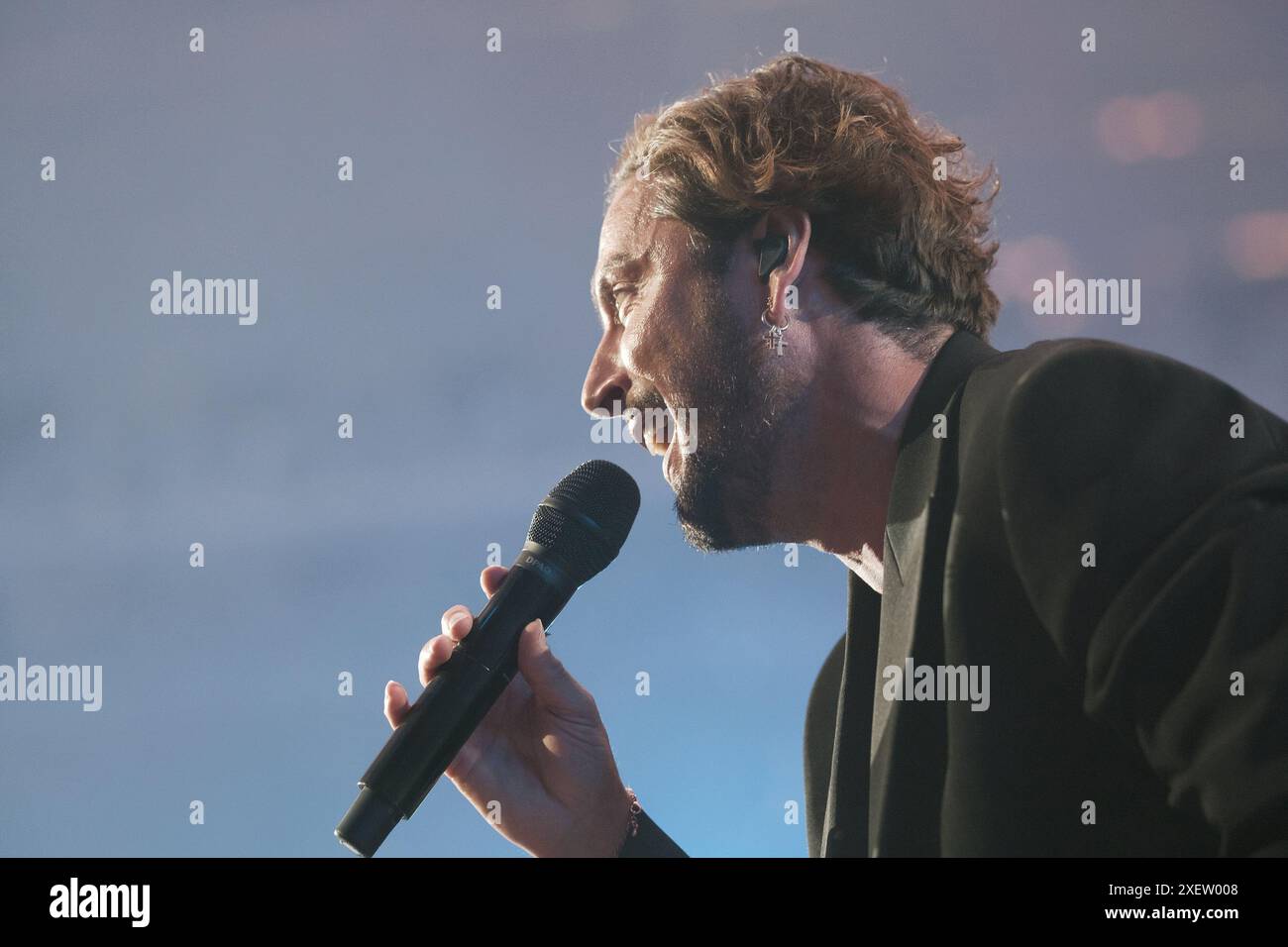 Singer Manuel Carrasco performs during the concert at the Santiago ...