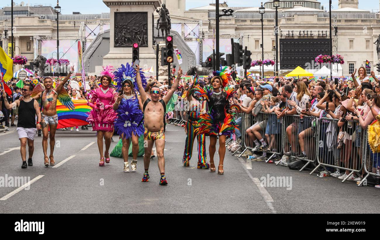 London, UK. 29th June, 2024. Participants and spectators have fun along ...