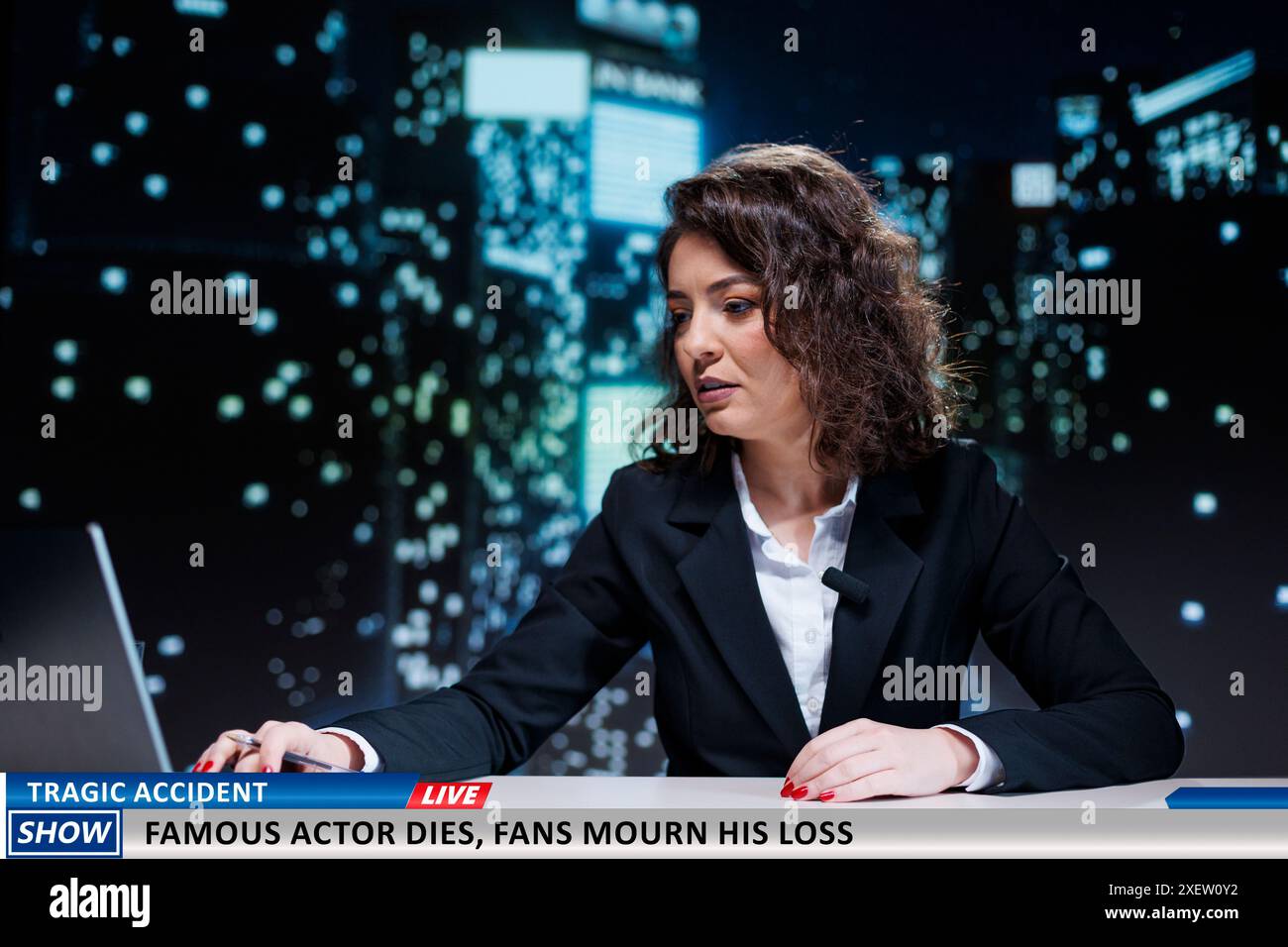 Newscaster announces death of famous actor on midnight show ...