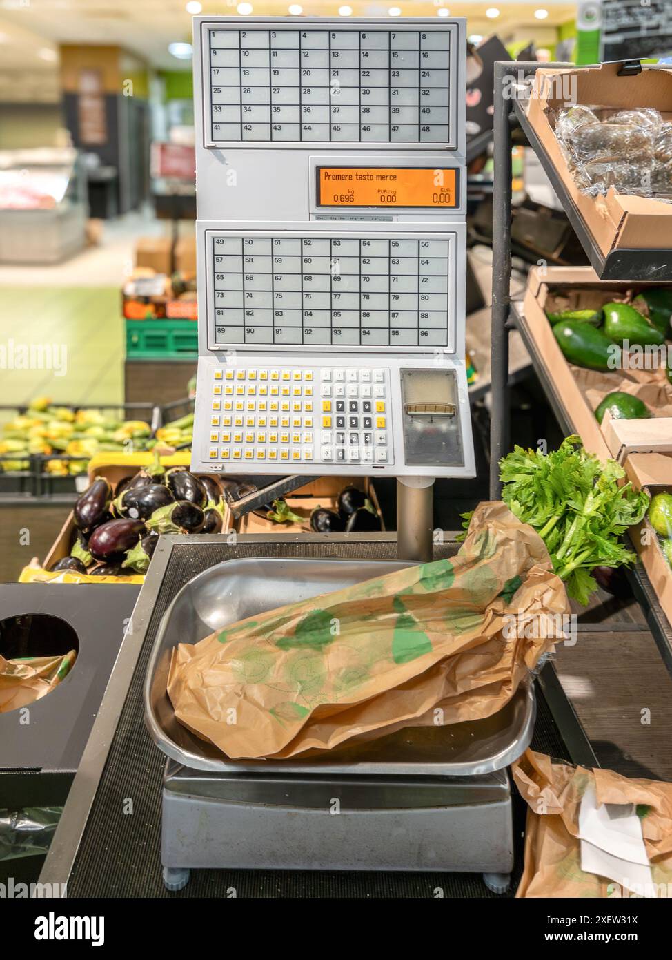 Scales with numbered keys for weighing and labeling fruits and ...