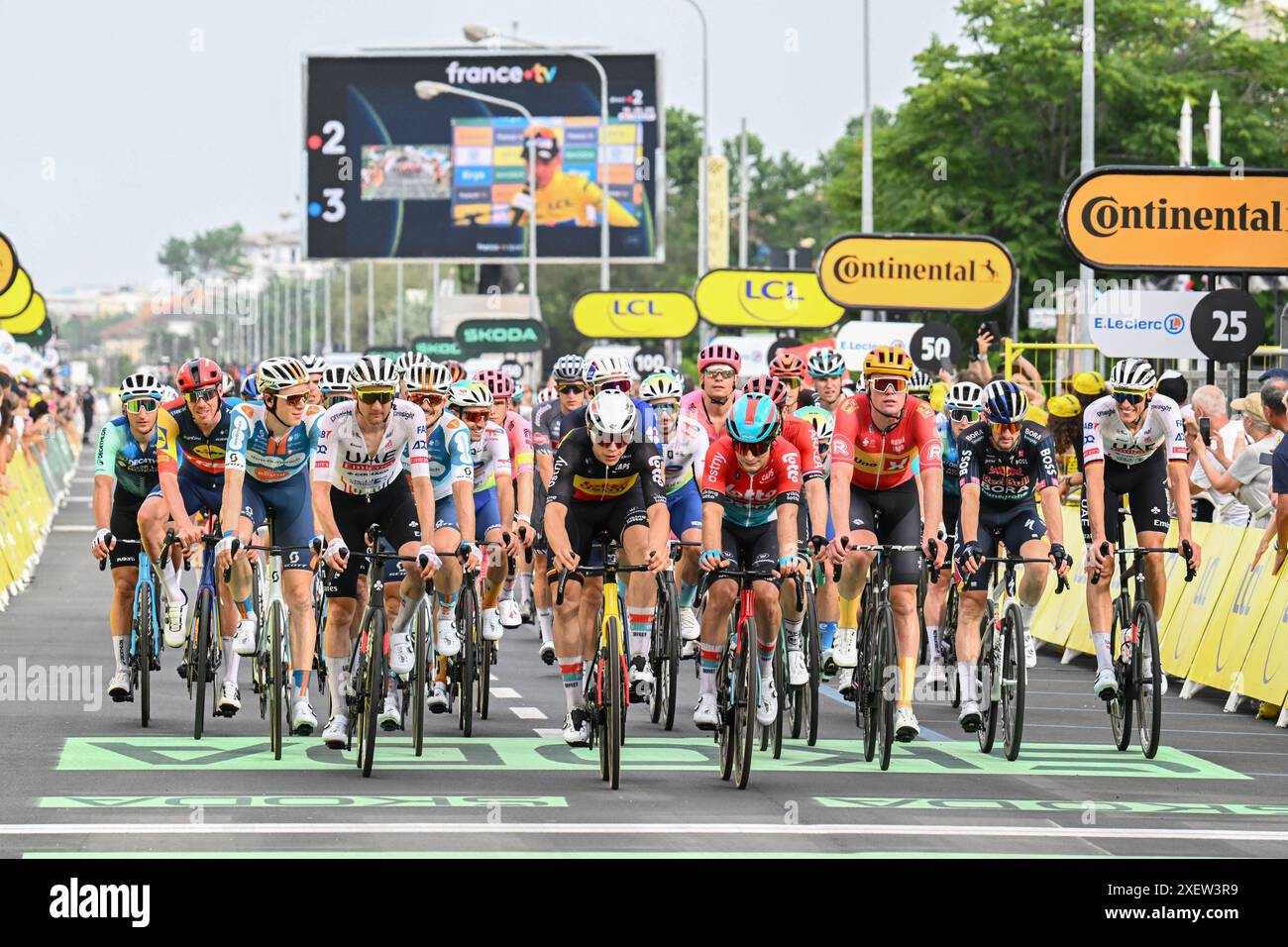 A GROUP OF LATECOMERS AT THE ARRIVAL OF THE FIRST STAGE OF THE 2024 ...